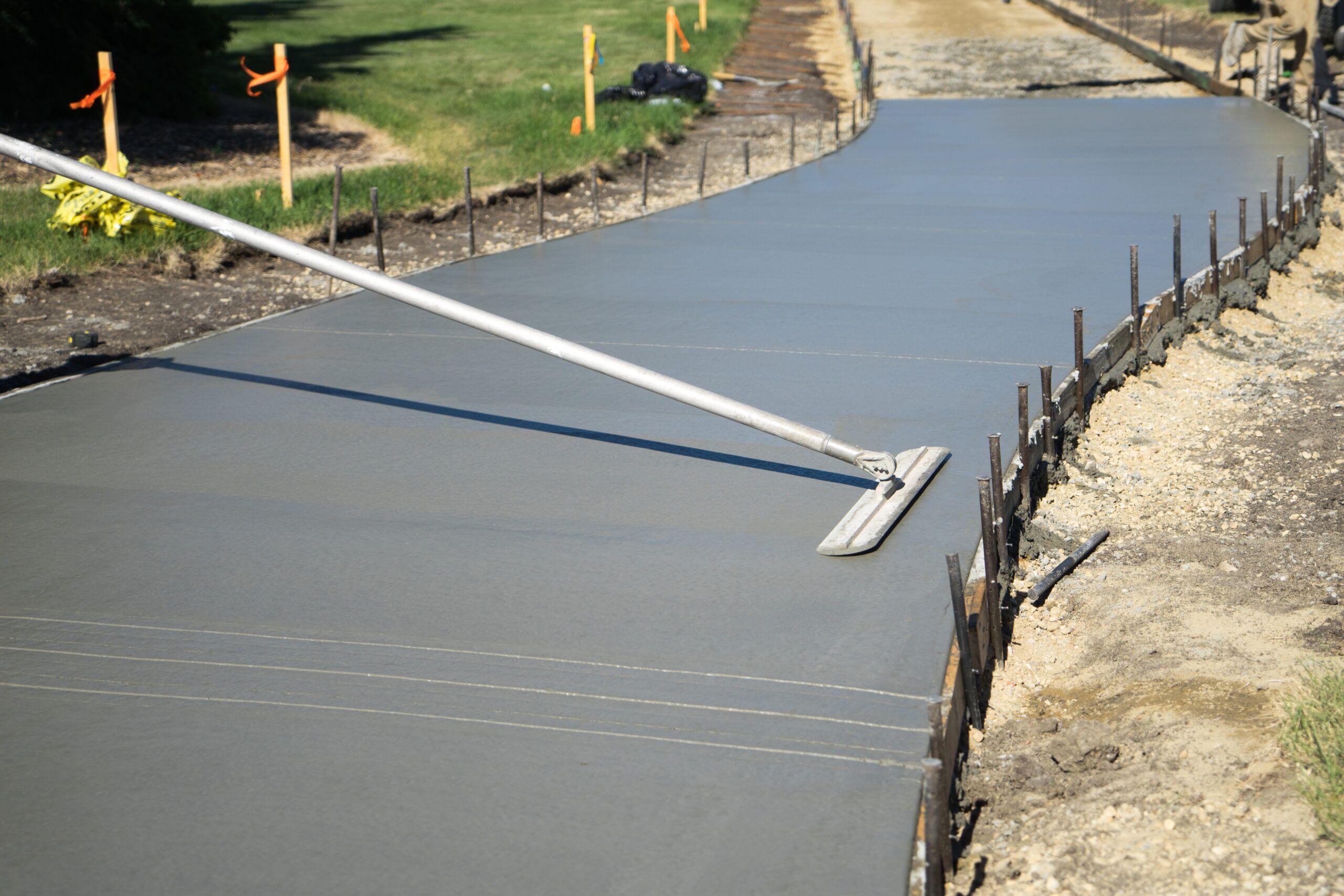 A Guide to the Different Types of Curb and Gutter | CCC